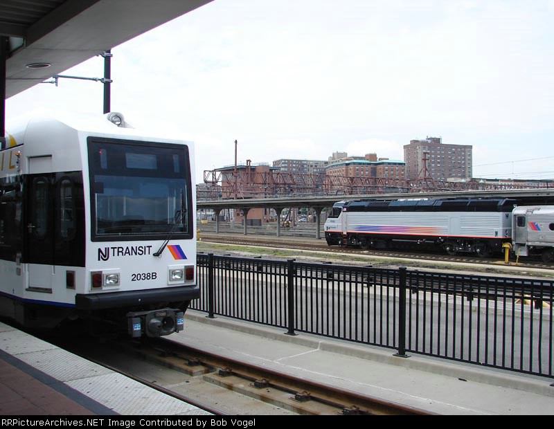 NJT 4002 and HBLR
